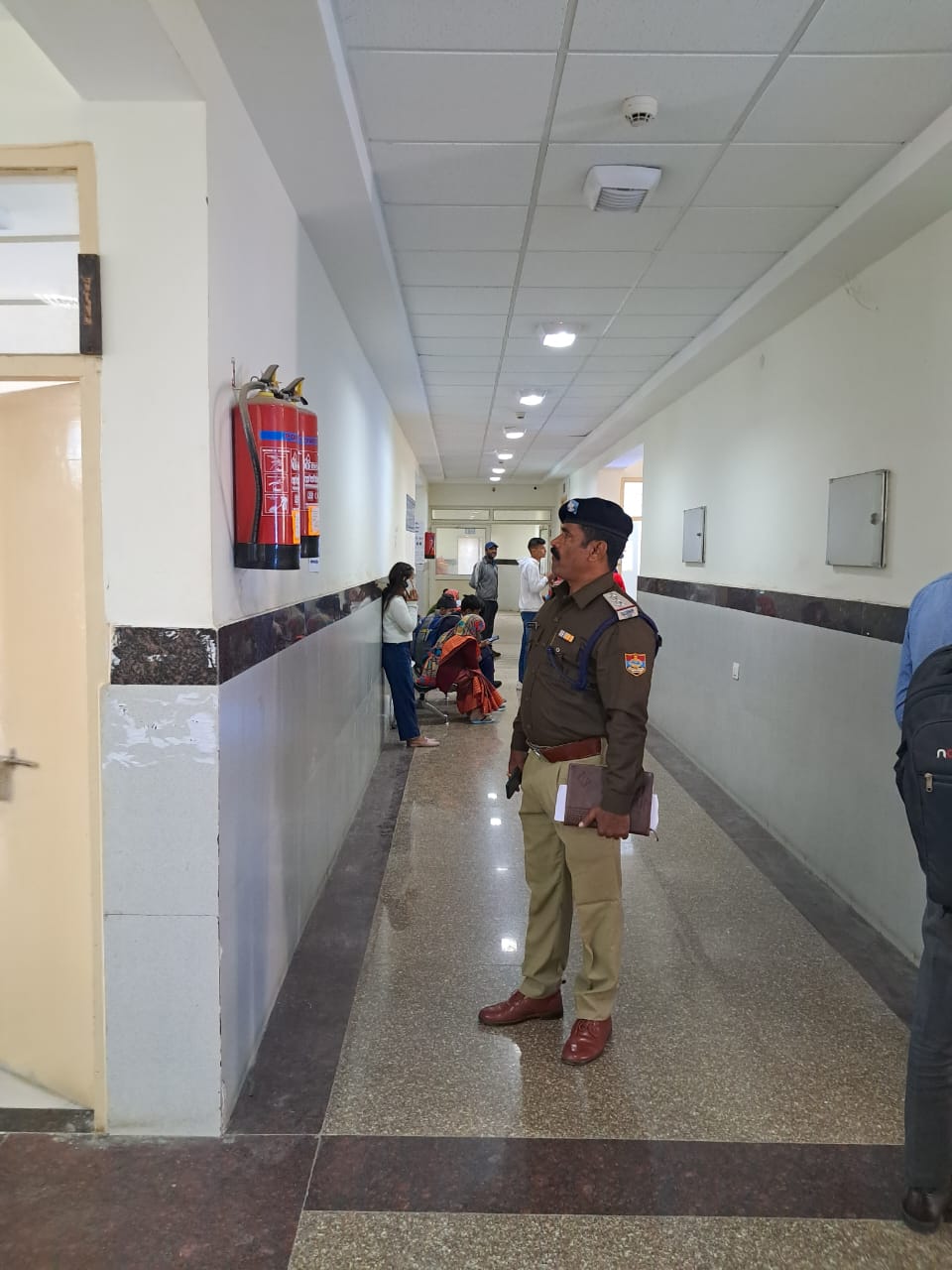 रघुनाथ सिटी मॉल व बेस हॉस्पिटल अल्मोड़ा का फायर टीम ने किया रिस्क ...